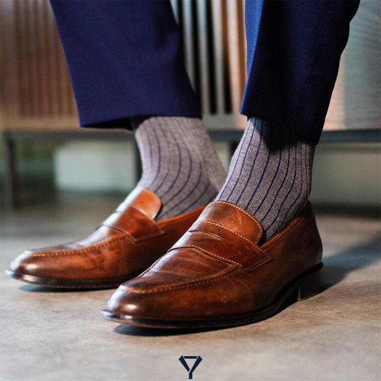 What Color Socks To Wear With Navy Suit For The Best Look